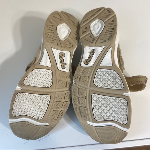 cheeks fit body | Shoes | Cheeks Body Incline Gold Sneakers Velcro Fit ...